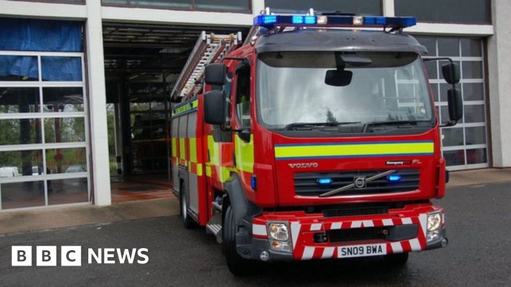 Whisky lorry catches fire on A9 at Dalnacardoch - BBC News