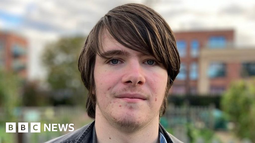 Children in Need: Charity helps Essex teen with ADHD 'be myself' - BBC News