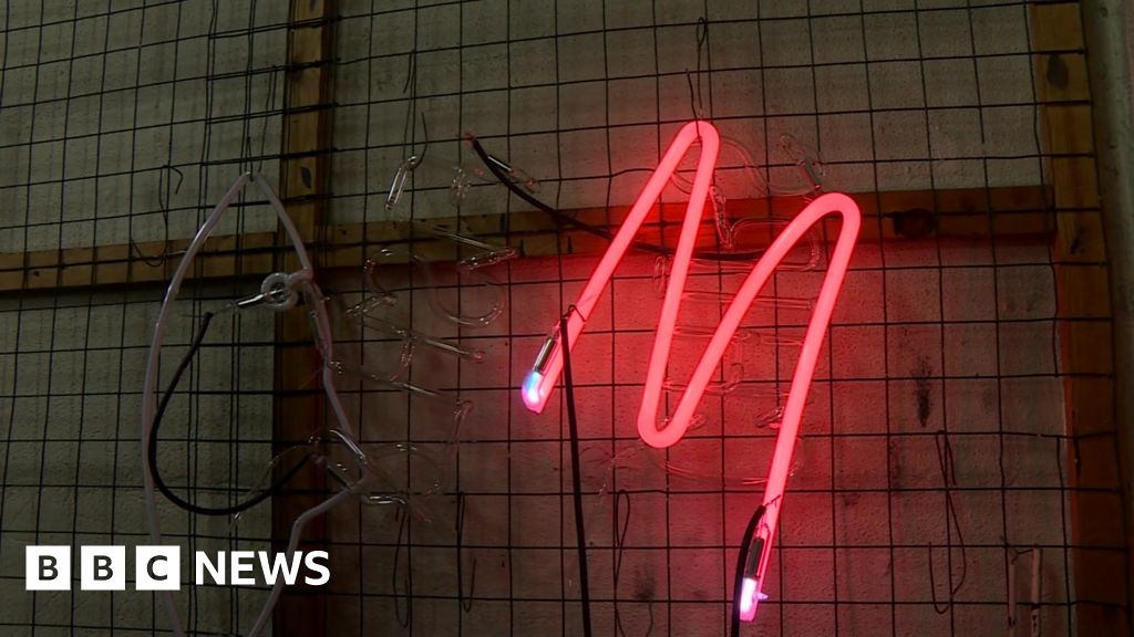 Neon sign-making: A dying art - BBC News
