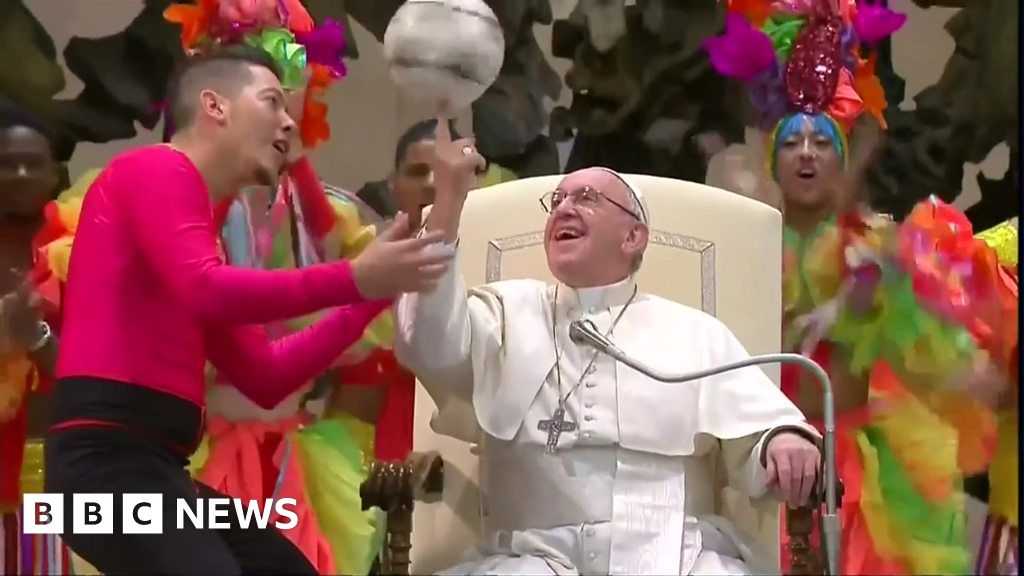 Pope Francis shows off ball-twirling skills with Cuban circus - BBC News