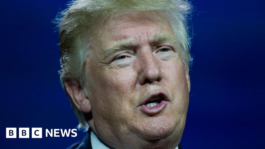 US election: Trump 'Star of David tweet from far-right group' - BBC News