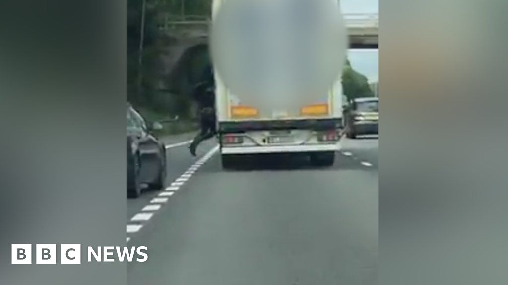 M1 dashcam footage shows suspected illegal immigrants' lorry jump - BBC ...