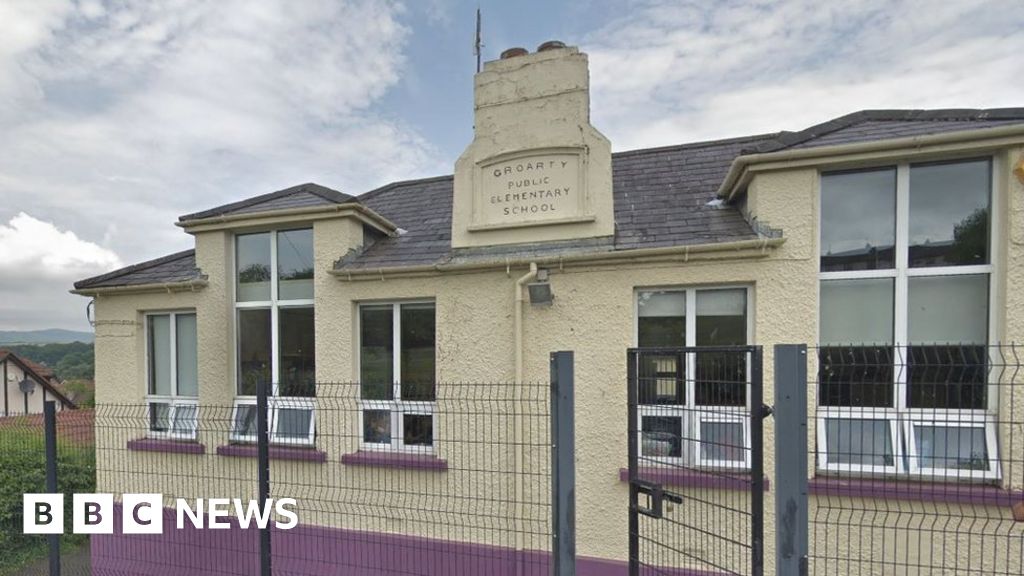 Groarty Primary: Londonderry integrated school to close - BBC News