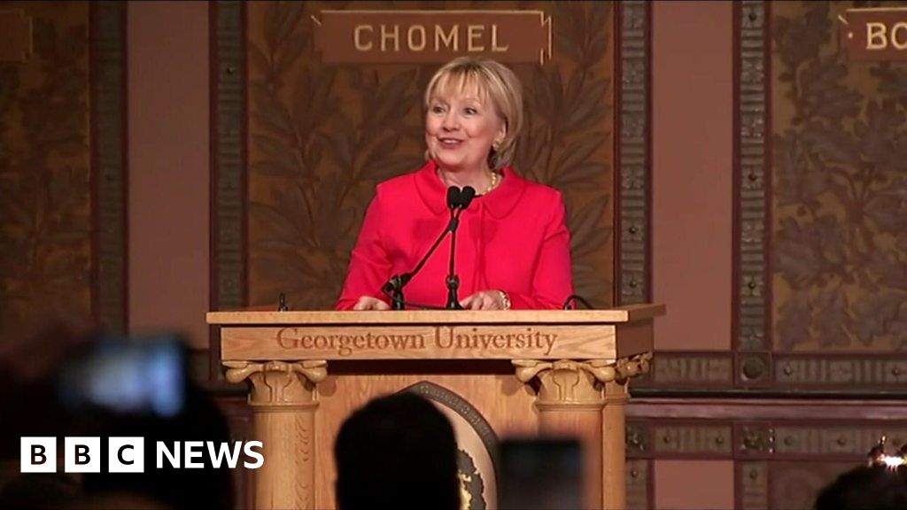 Students camp overnight for Hillary Clinton - BBC News