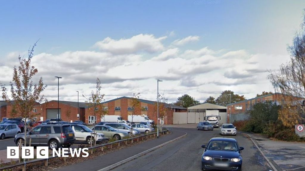 Motorcyclist dies after crash in Evesham - BBC News