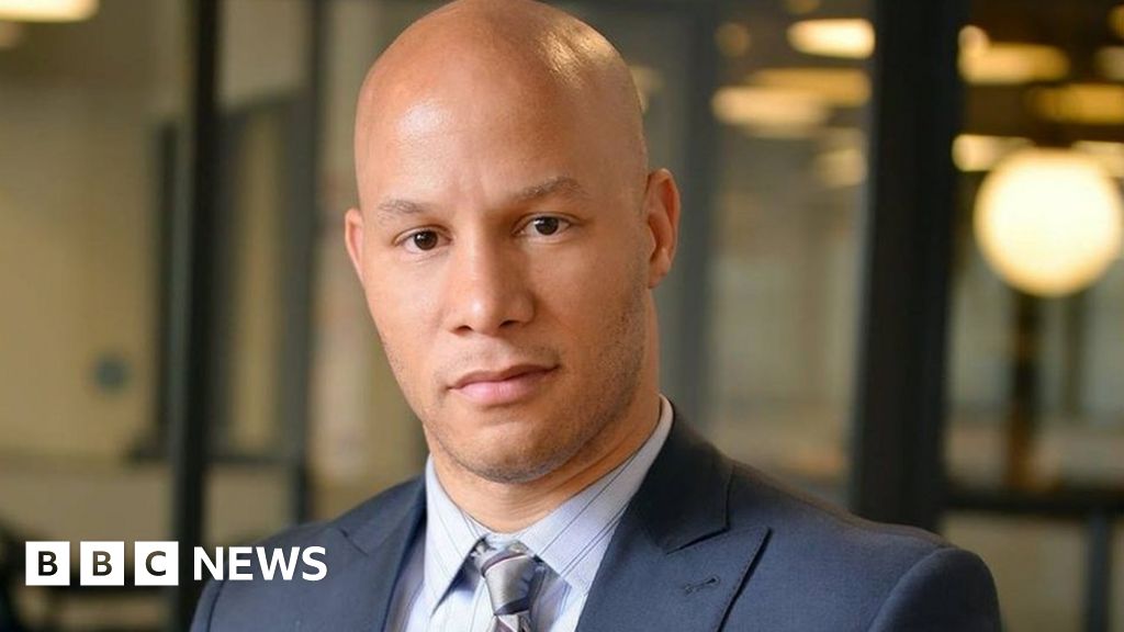 The former homeless man bringing web access to the Bronx - BBC News