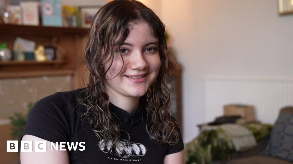 Stoma: Teen's 'period pain' turn out to be ulcerative colitis
