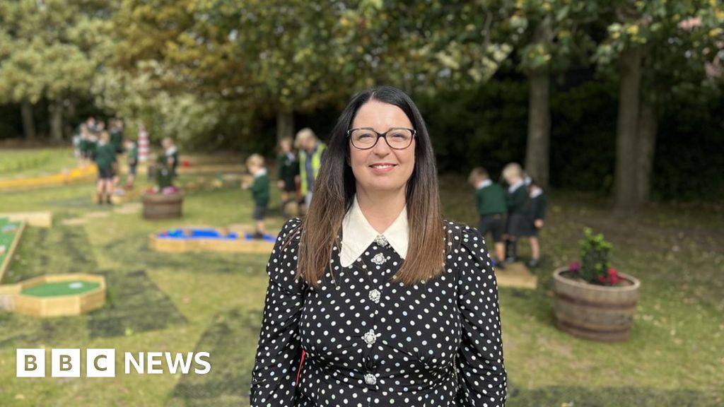 Birchington-on-Sea primary school adds mini golf to curriculum - BBC News