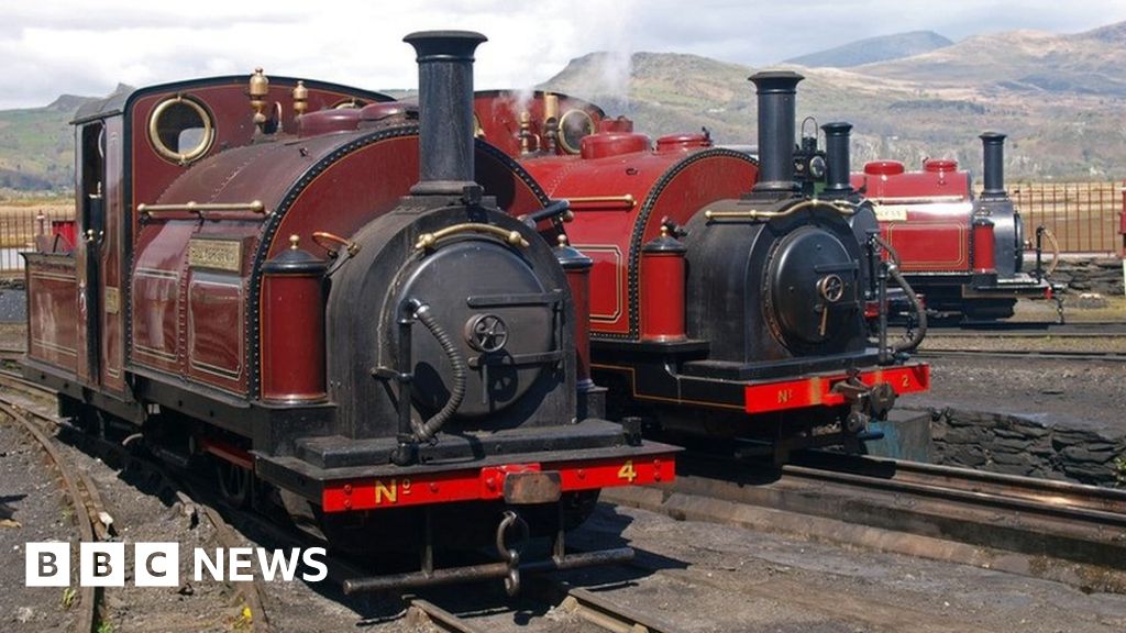 Ffestiniog Railway's locomotive Palmerston on display - BBC News