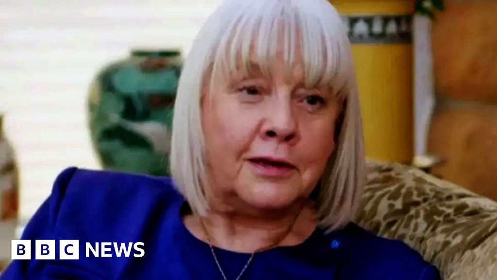 Hospital Inquiry hears health boss tried to stop whistleblower - BBC News