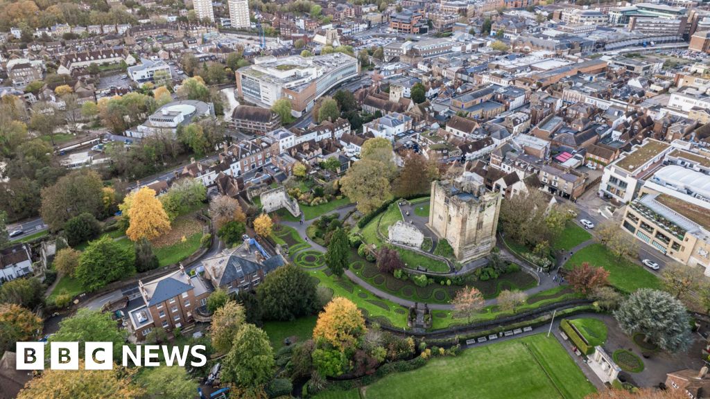 Guildford: Reports finds council overspend of £13.5m on contract - BBC News