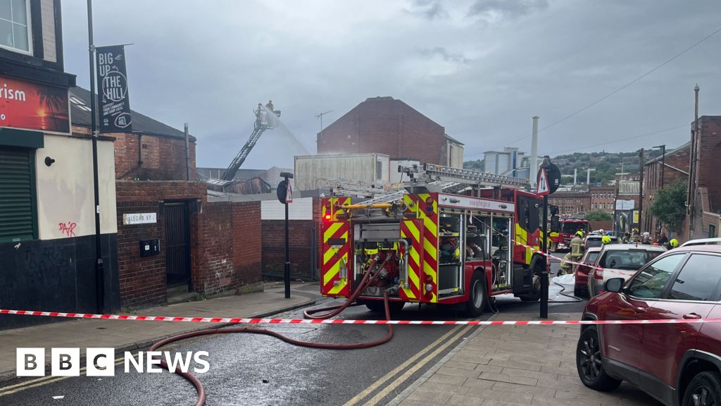 Sheffield: Fire crews tackle Burngreave industrial building blaze - BBC News