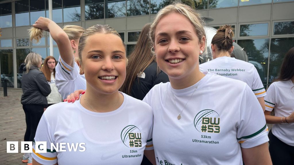Friends complete ultramarathon for Nottingham attacks victim - BBC News