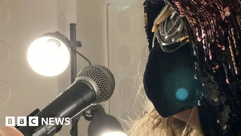 Hip-hop artist B of Briz releases her first album - BBC News