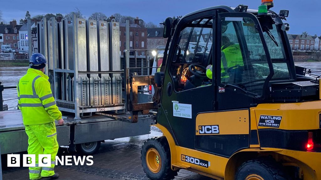 Flood barriers go up as river levels rise amid Storm Gerrit - BBC News