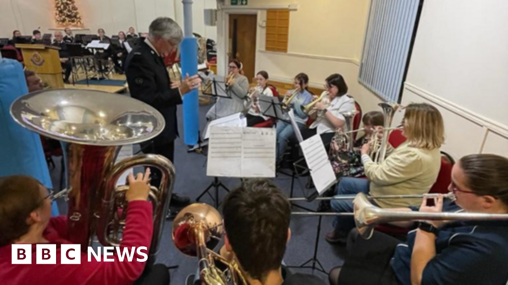 Canterbury: Salvation Army band marks 100 years with concert - BBC News