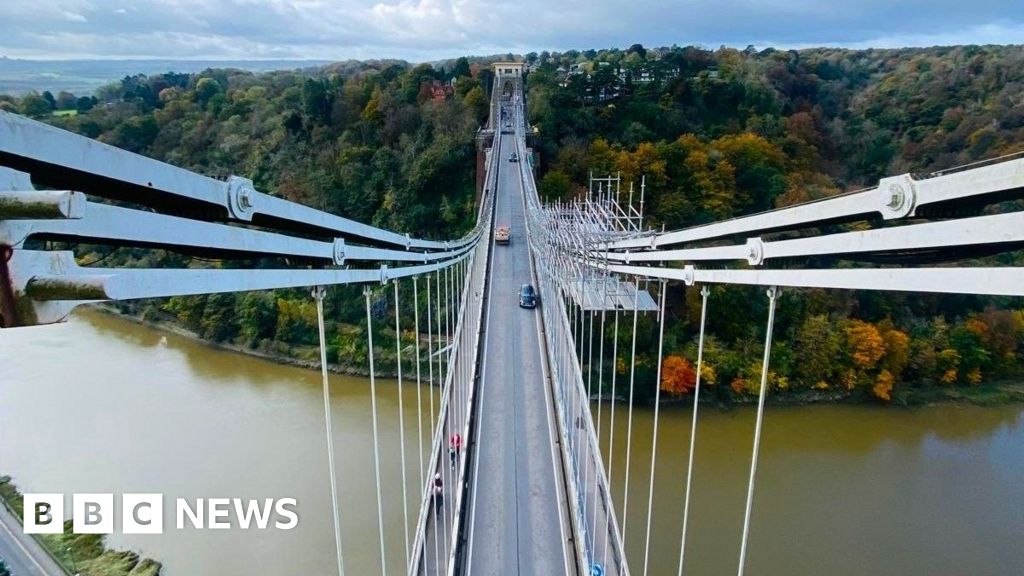 Bristol in pics: Suspension Bridge revamp and bus boycott art - BBC News
