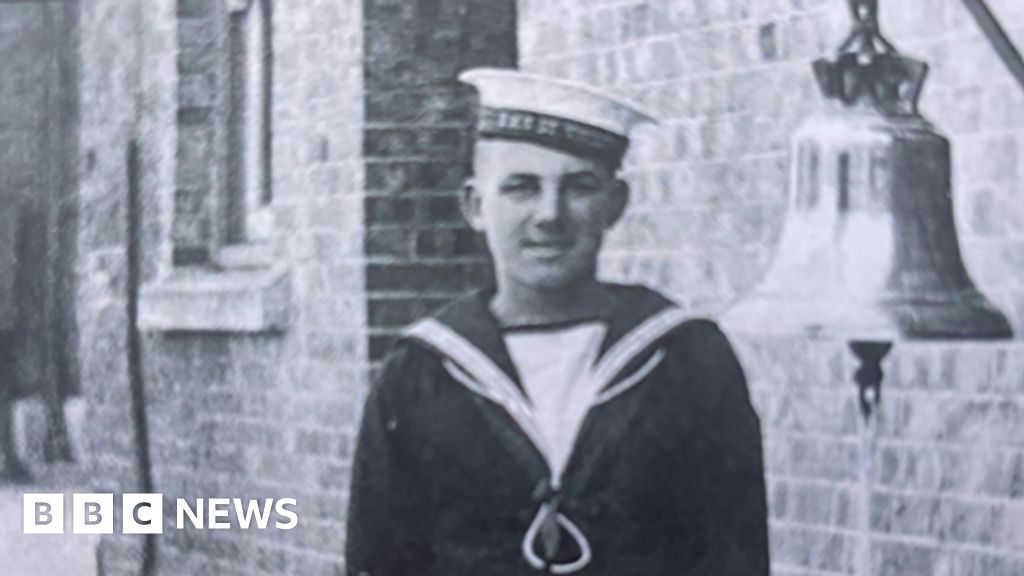 Seaman hero remembered at HMS Foylebank anniversary commemoration