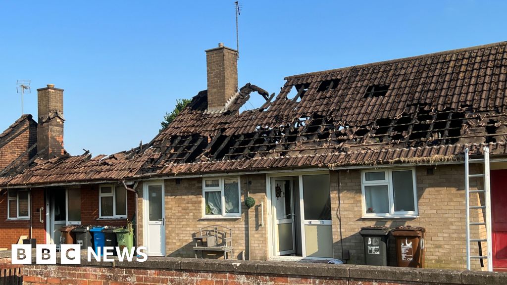 Corby: Man charged with arson over bungalow blaze - BBC News