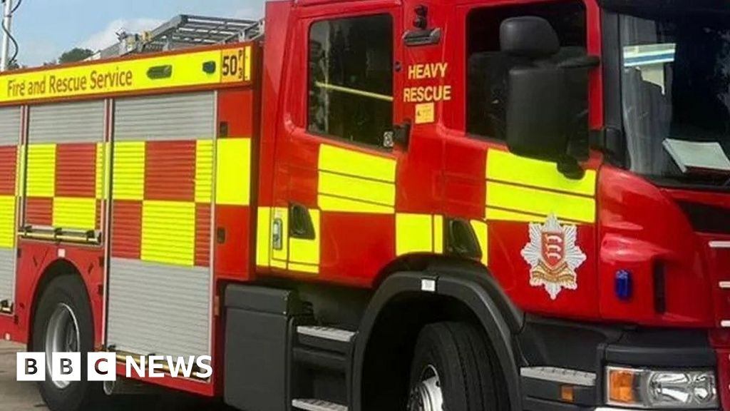 Harlow shoppers evacuated by fire crews after chemical reaction - BBC News