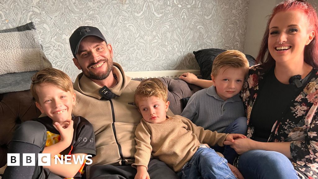 Fundraiser for Kent dad with inoperable tumour nears £100k - BBC News