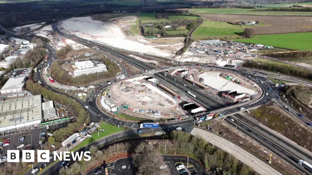 Why the M3 is closing near Winchester this weekend - BBC News