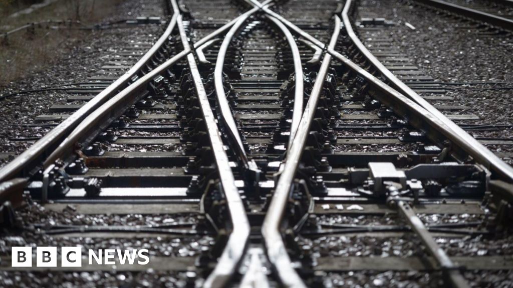 Broken-down train between Nuneaton and Stafford causes disruption - BBC ...