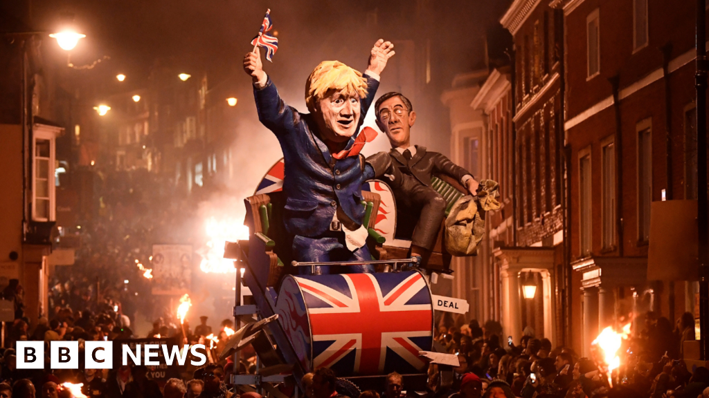 Lewes Bonfire: Thousands to attend annual East Sussex bonfire event ...