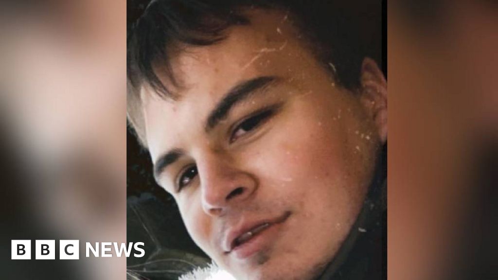 Newport: Tribute paid to motorcyclist who died in crash - BBC News