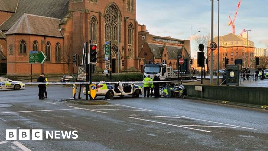 Two officers hurt in crash with taxi in Birmingham - BBC News