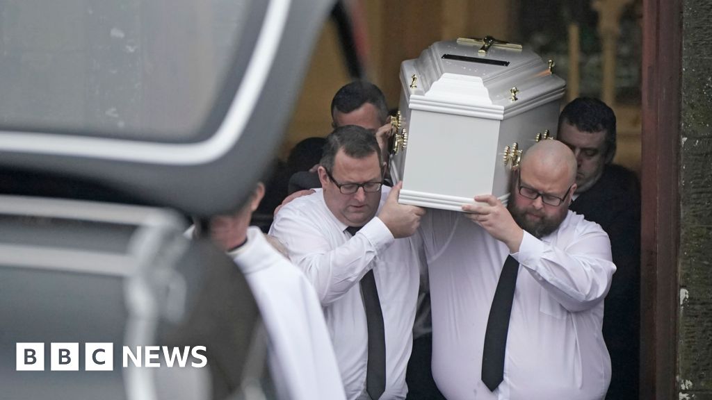 Matthew Healy's dad praises his 'extraordinary' boy at Cork funeral ...