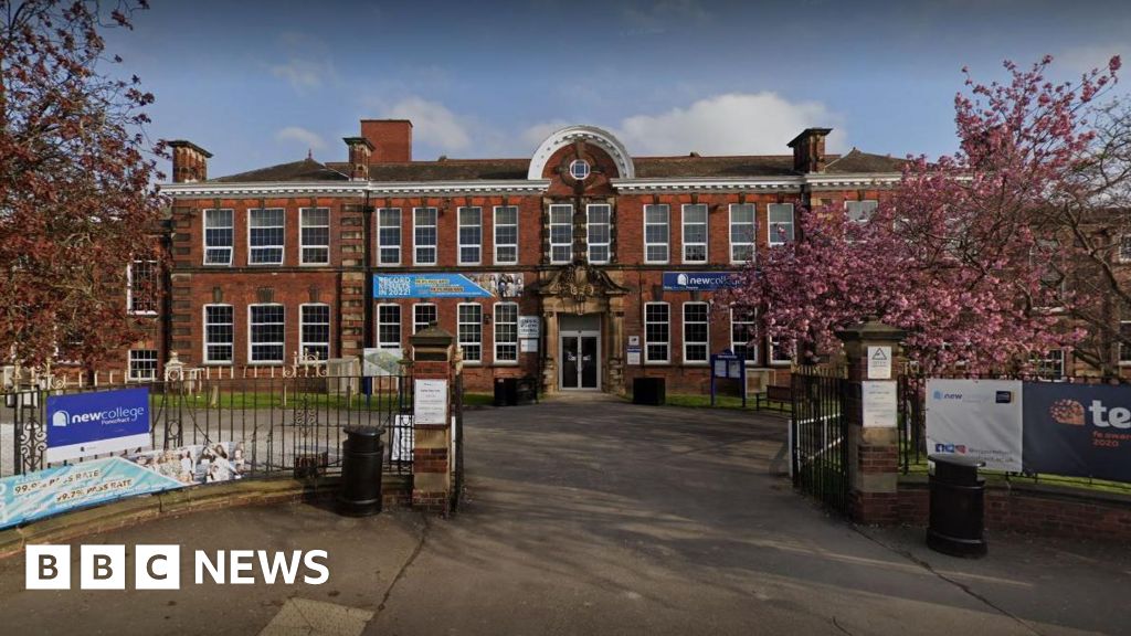 Pontefract New College temporary classrooms to be replaced - BBC News