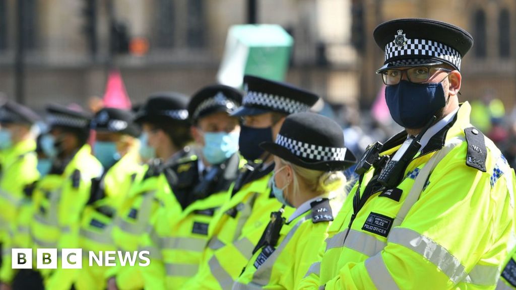 Police safety: Four in 10 officers say they were assaulted last year ...