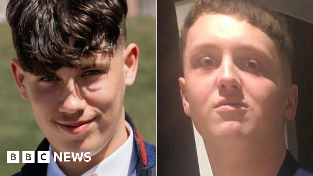 Tributes to teenagers killed in A390 Cornwall crash - BBC News