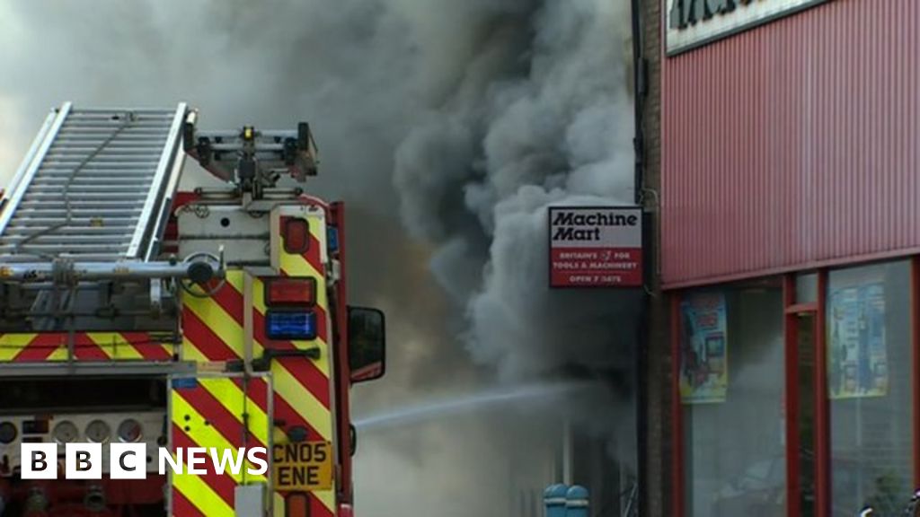 50 firefighters called to Cardiff fire - BBC News