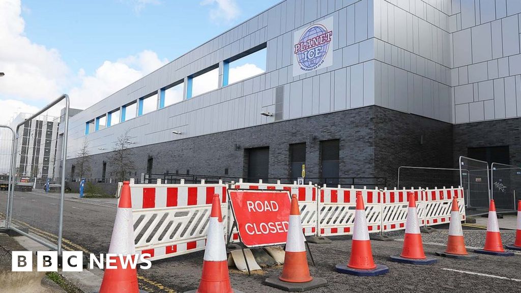 Coronavirus: Milton Keynes ice rink to be temporary mortuary - BBC News