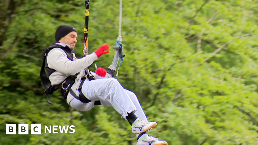 Bid to break bungee jump world record at Perthshire bridge - BBC News