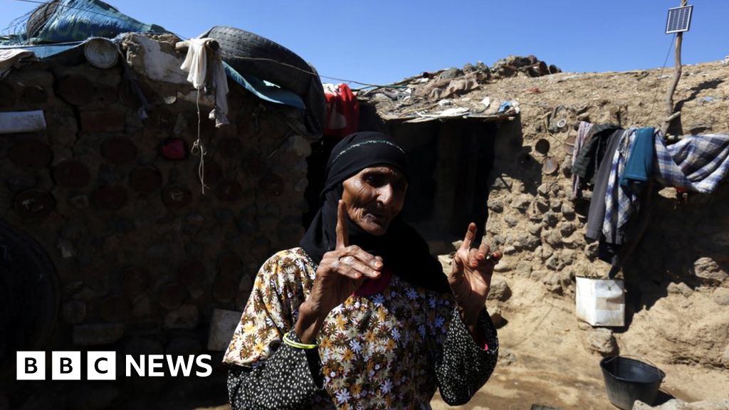 In Pictures Yemens Displaced Women And Girls Bbc News