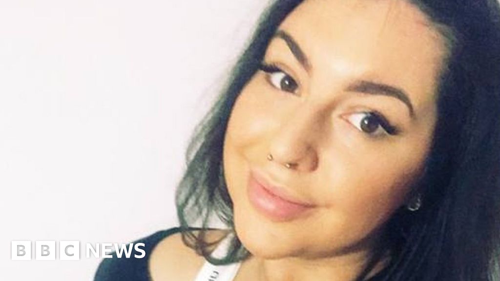 Message in a bottle's 'Emily' found after 17 years - BBC News