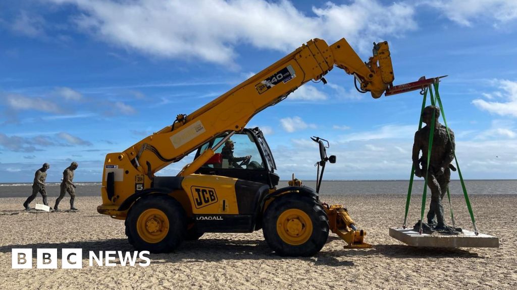 Walking Men leave Lowestoft beach after three months