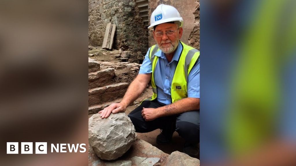 Giant '13th Century catapult stone' found at Hay Castle