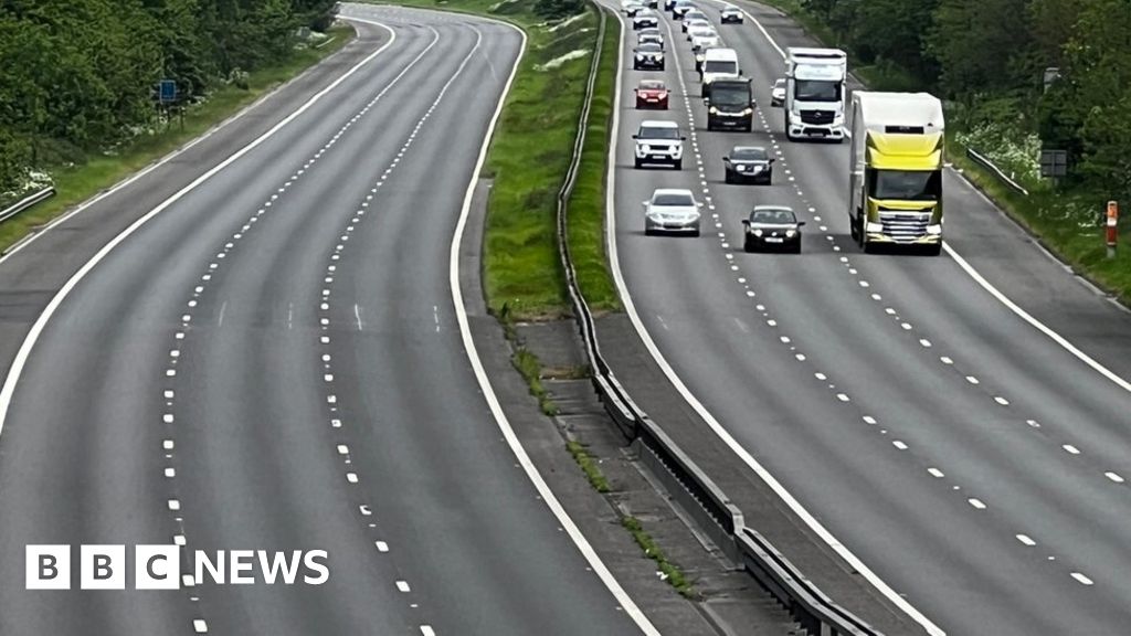 M1 closed near Huddersfield for 10 hours due to serious incident - BBC News