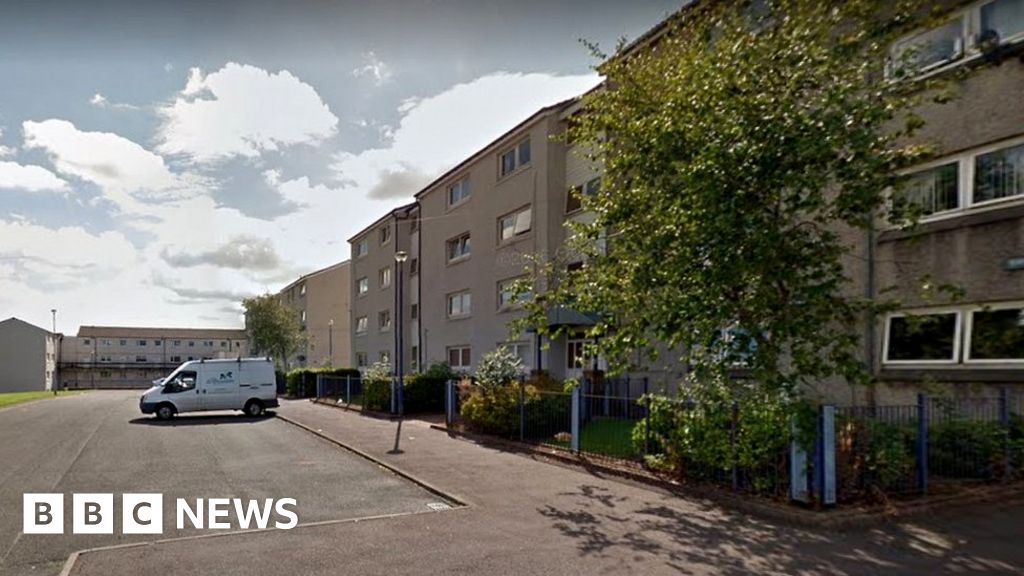 Toddler in hospital after fall from flat window in Barrhead - BBC News