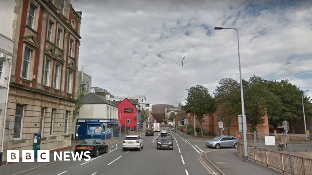 Cardiff Bay crash: Motorcyclist dies in crash with bus - BBC News