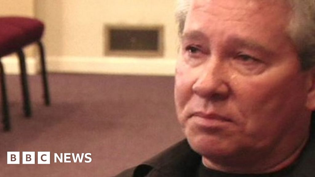 Oregon shooting: Survivor 'saved by victim's blood' - BBC News