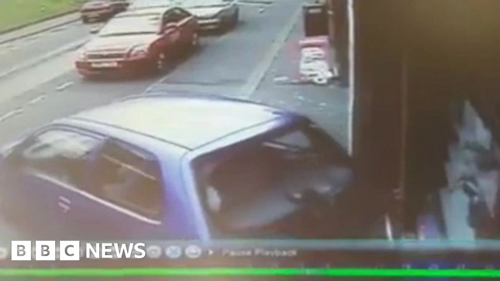 CCTV captures ram-raid of Rochdale shop - BBC News