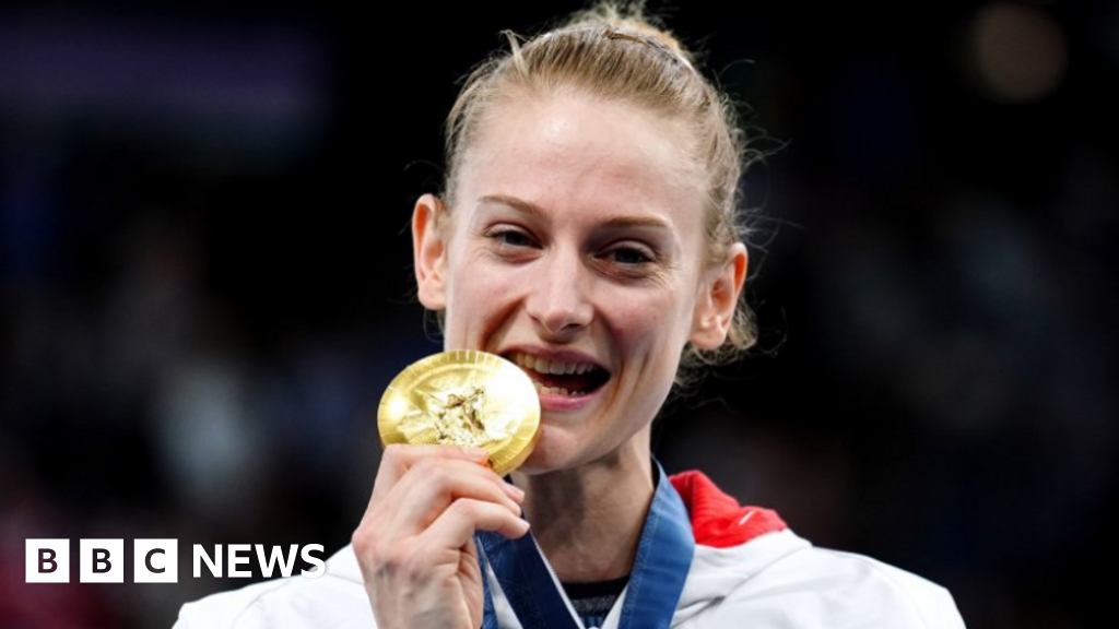 Bryony Page's mum 'screamed a lot' at her daughter's gold medal - BBC News