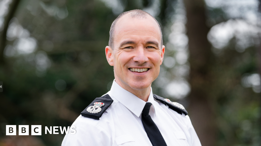 Surrey's police chief vows to clampdown on shoplifting - BBC News