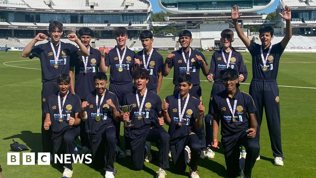 Dorridge u15s cricket team triumphs at Lords in T20 final - BBC News
