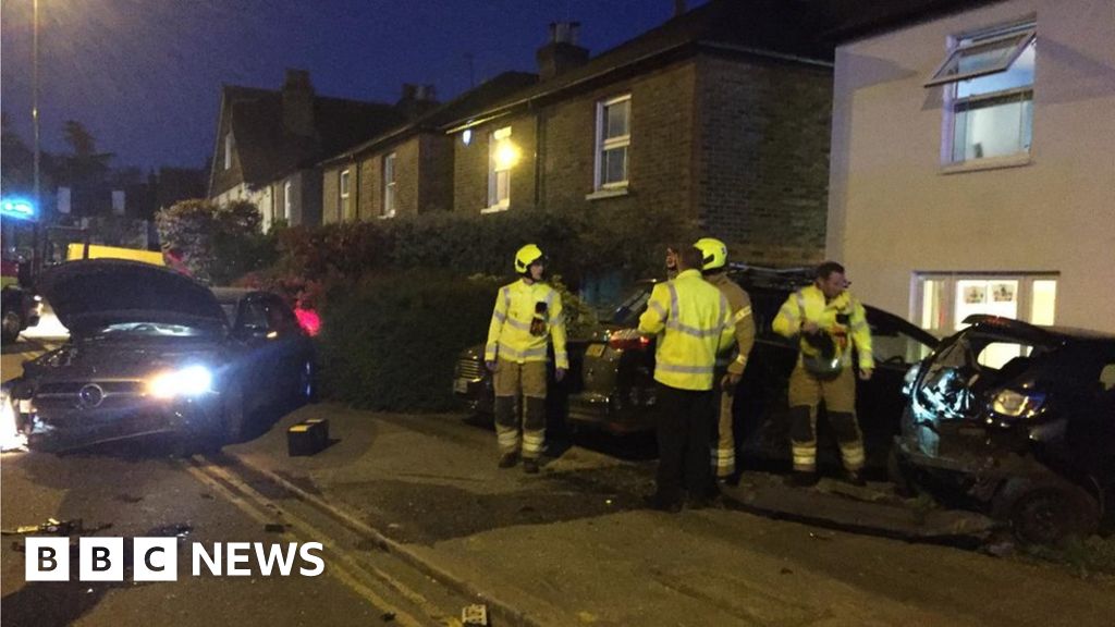 George Hankins: Gloucestershire batsman admits drink-driving - BBC News